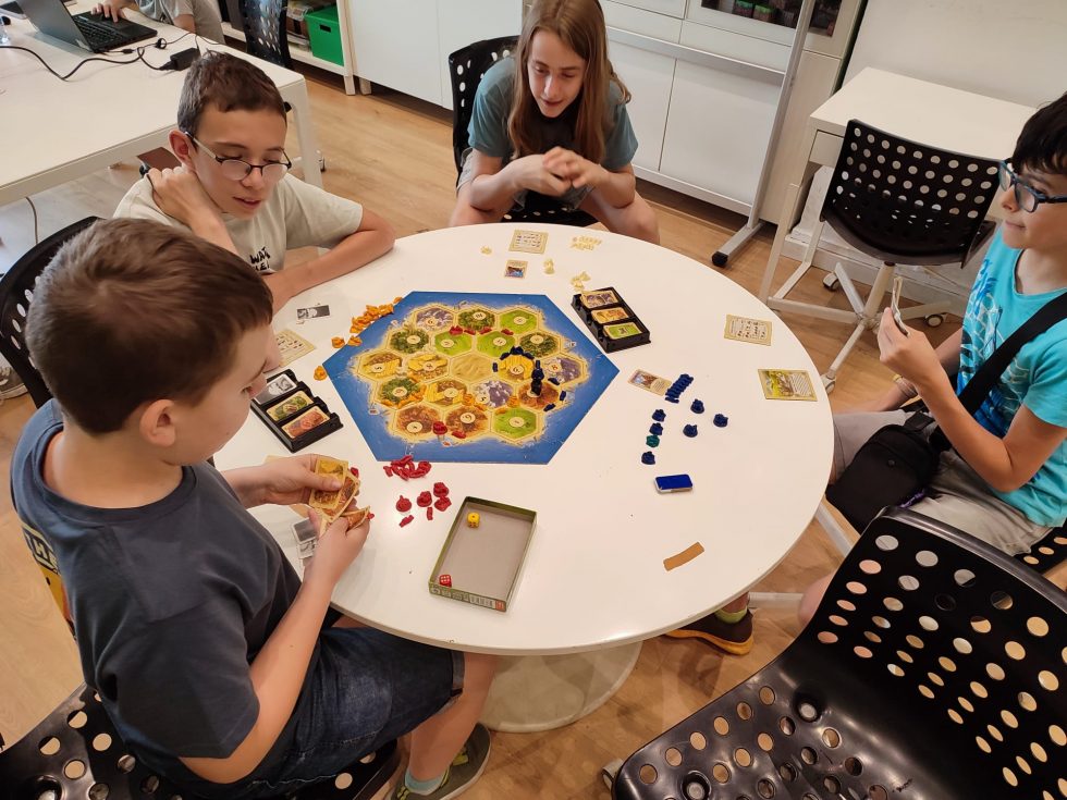 10 jeux de société pour profiter de l’été en famille | Codelearn.fr